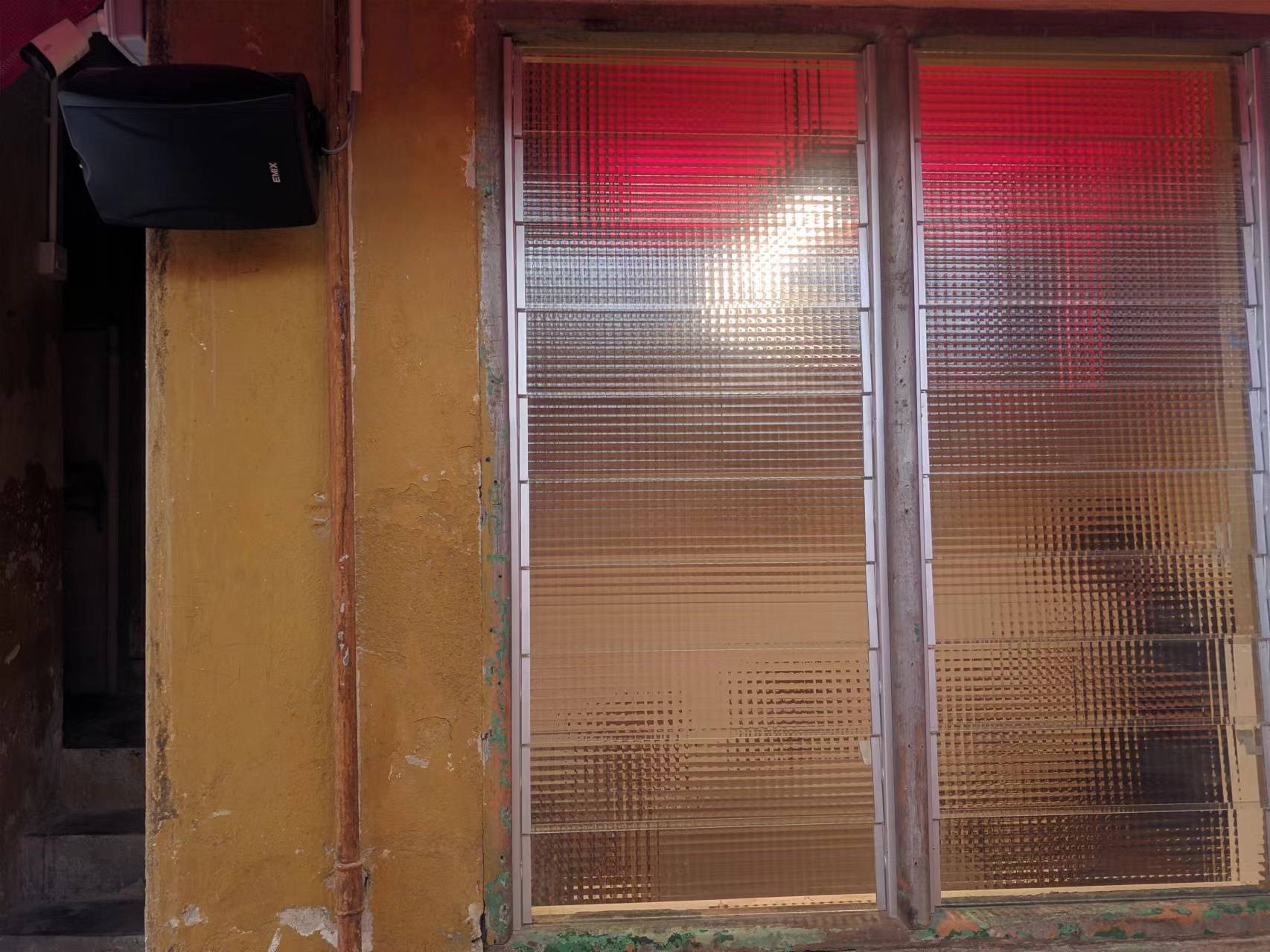 Audio System For Cafe With 3 Zones